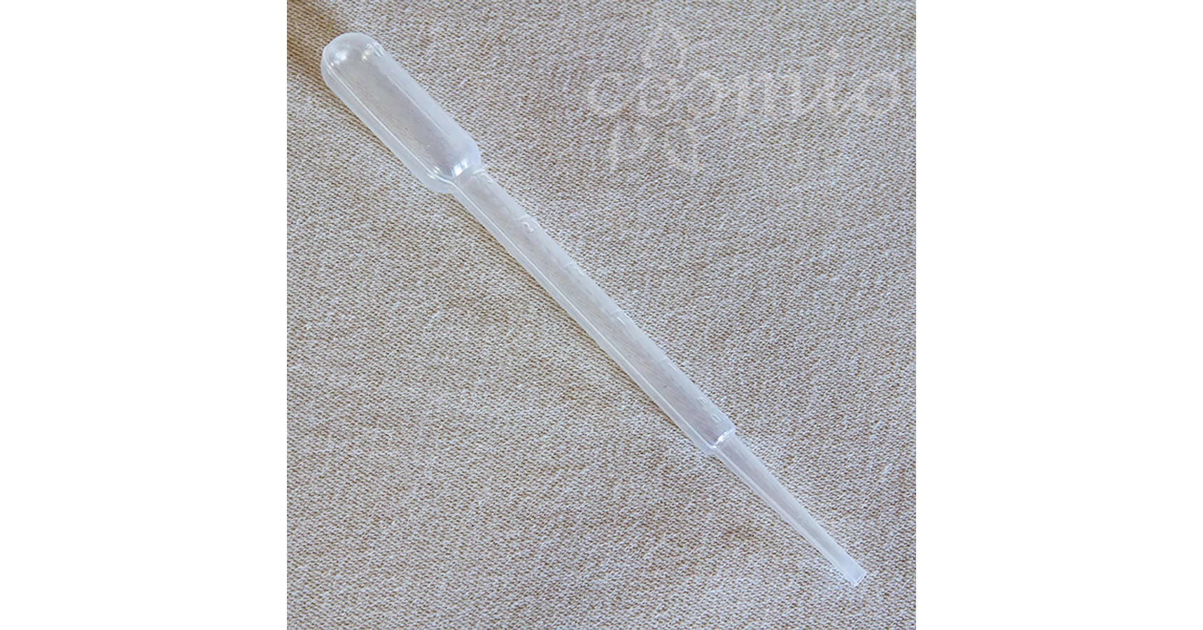 Műanyag pipetta, 3 ml-ig skálázva.